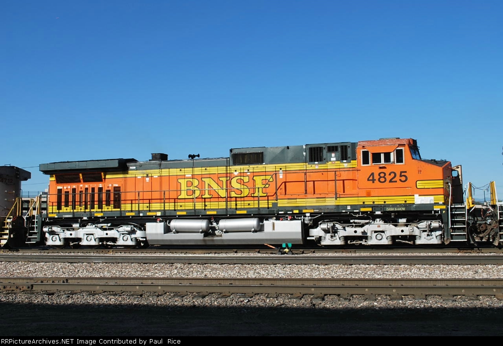BNSF 4825